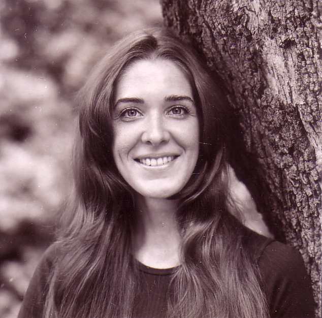 Memoir Book Review of Patti Smith’s Just Kids Reviewed by Lanie Tankard ...